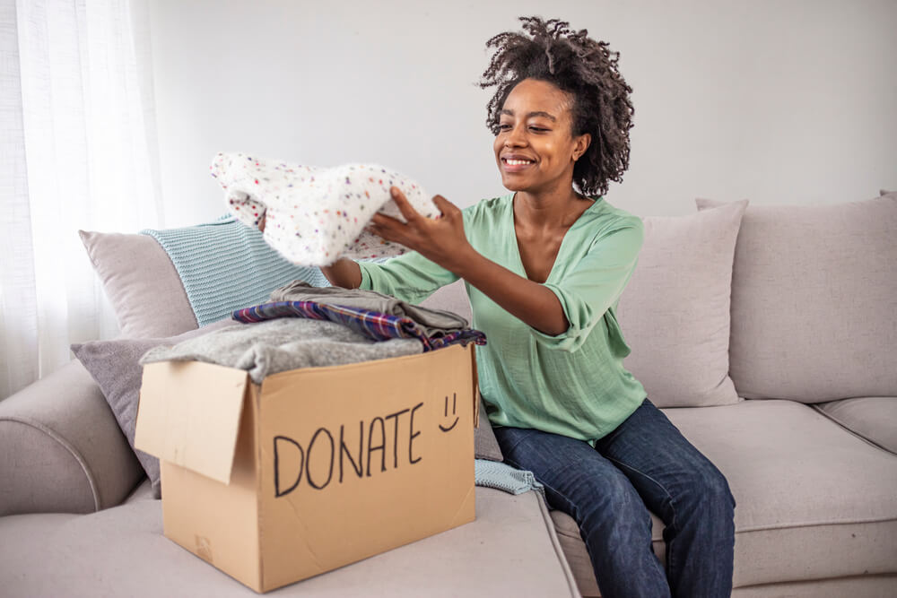 Tips for Packing Clothes When Moving - Flatrate Moving